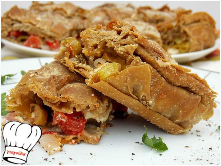 Η ΧΩΡΙΑΤΙΚΗ ΣΑΛΑΤΑ ΕΓΙΝΕ ΠΙΤΑ!!! - Νόστιμες συνταγές της Γωγώς!